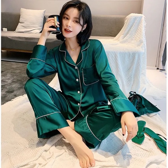 Queen Angel | Intimates & Sleepwear | Dark Green Solid 2 Piece Lounge ...